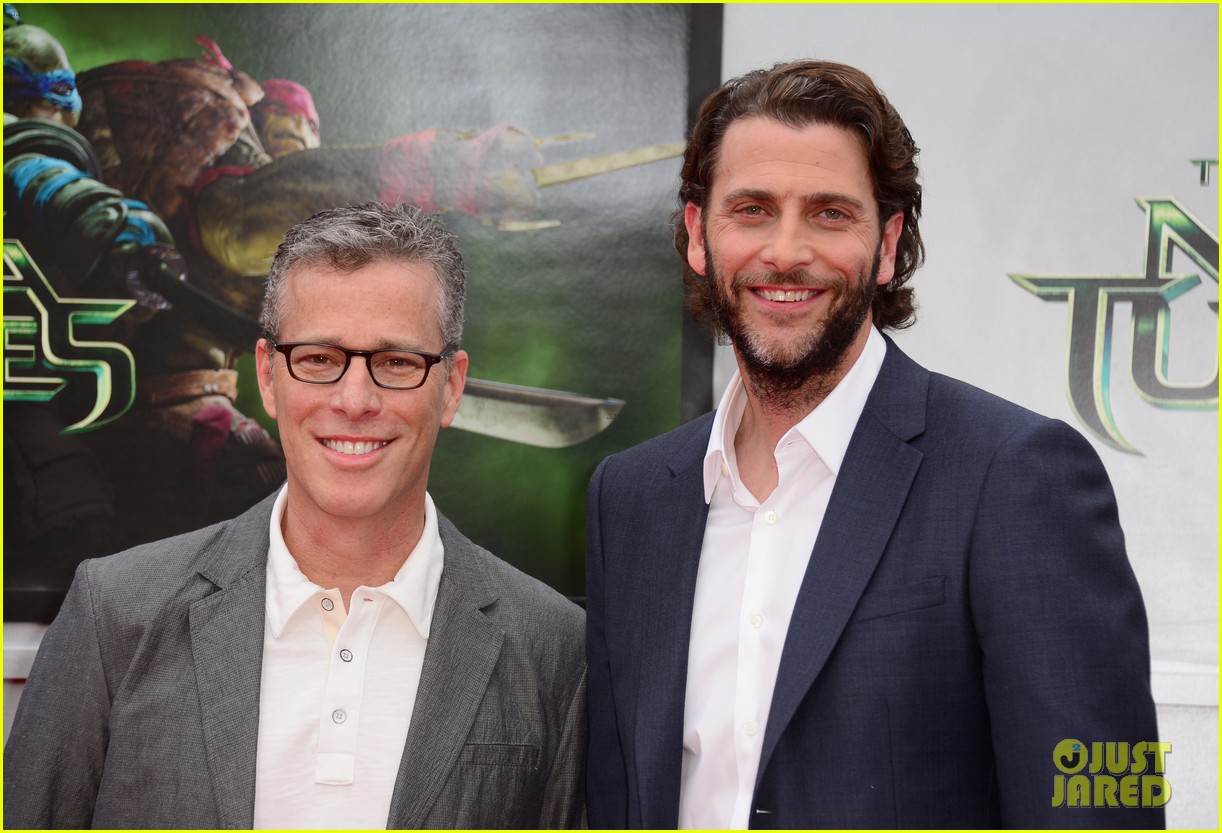 Alexandra Daddario Kisses New Boyfriend in PDA-Filled Photo & His ...