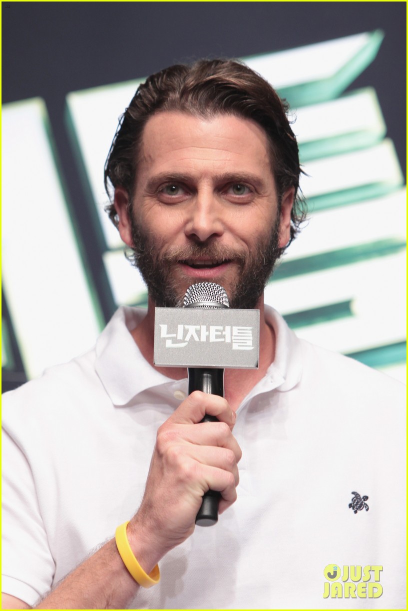 Alexandra Daddario Kisses New Boyfriend in PDA-Filled Photo & His ...