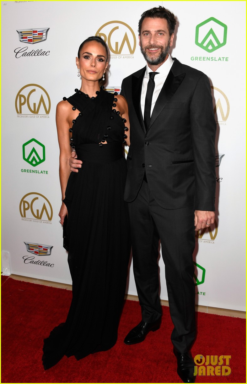 Alexandra Daddario Kisses New Boyfriend in PDA-Filled Photo & His ...