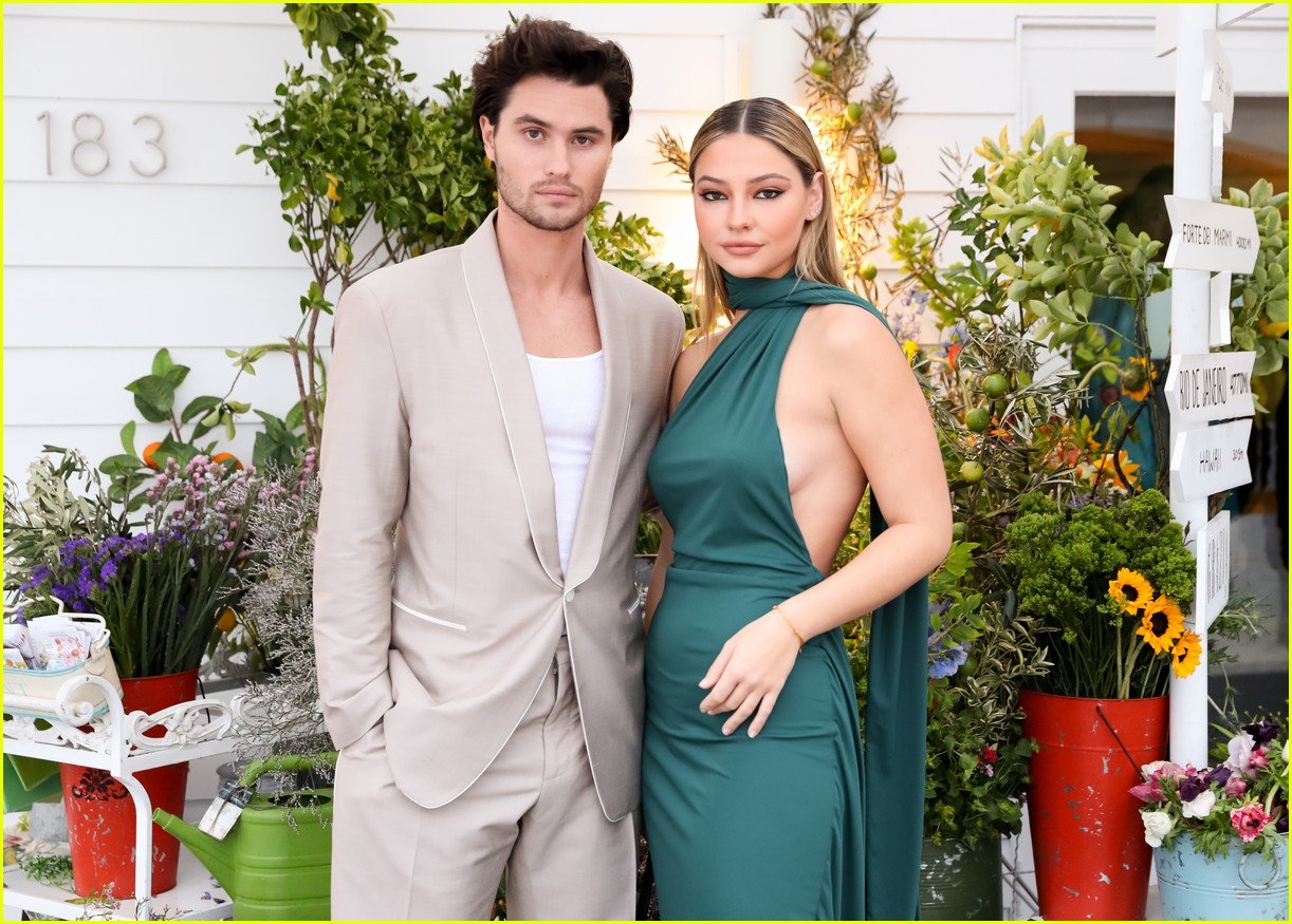 Gossip Girl's Thomas Doherty Makes Official Event Debut with Girlfriend ...