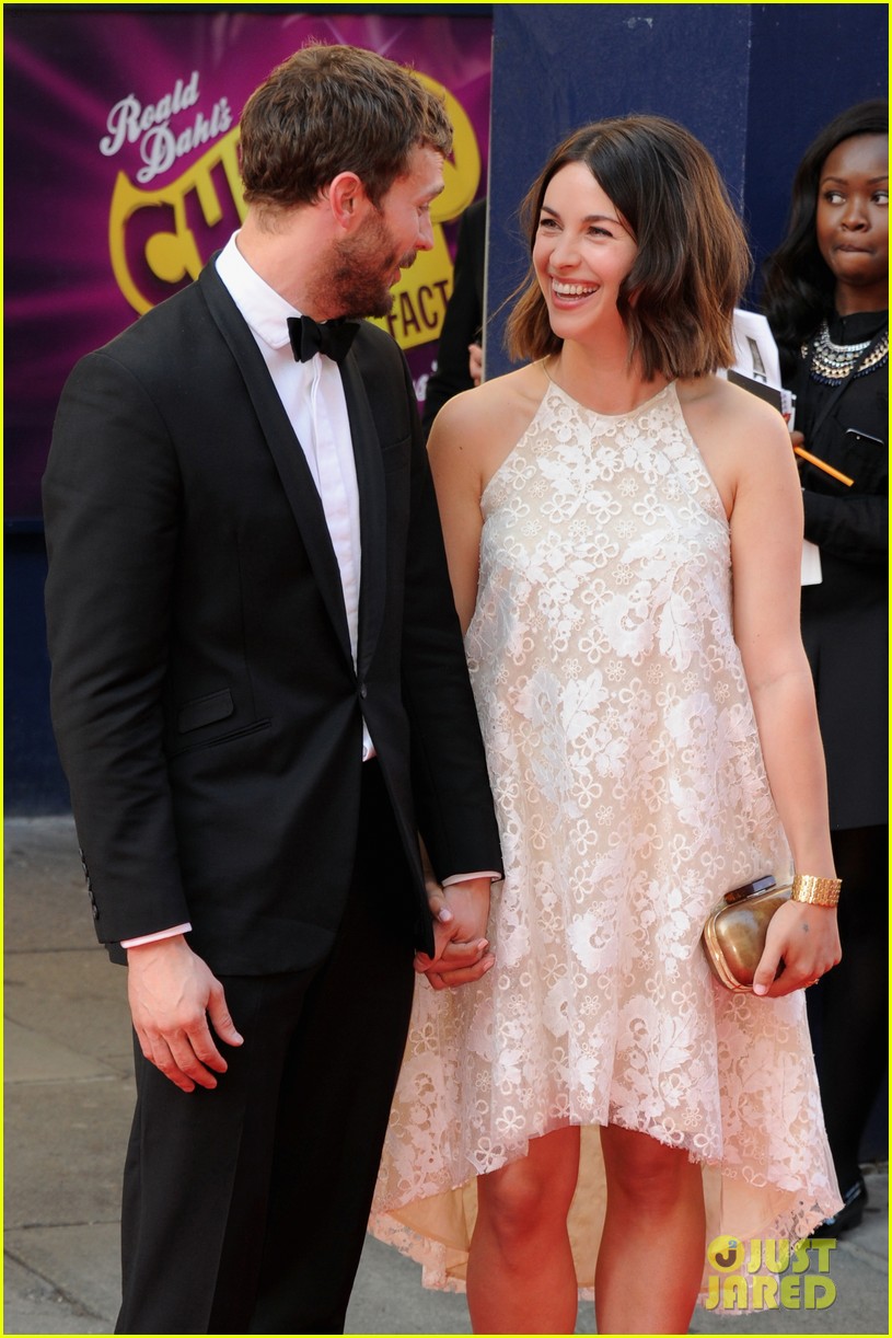 Jamie Dornan's Wife Amelia Warner Shares Rare Selfie of Them Together ...