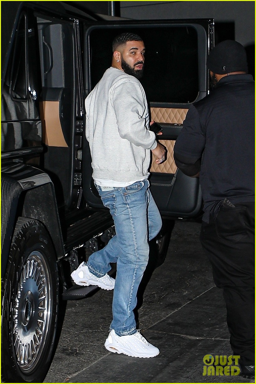 Drake Steps Out For Dinner With Pals After Business Meetings: Photo ...
