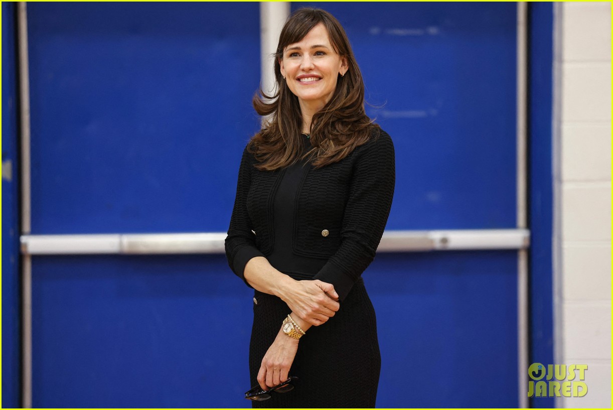 Jennifer Garner & Jill Biden Go Mask-Free Together While Promoting the ...