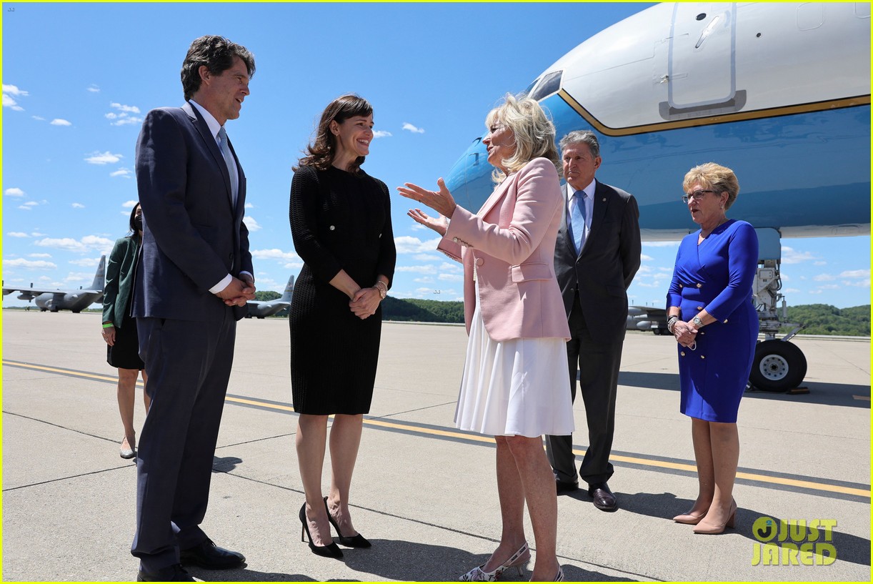 Jennifer Garner & Jill Biden Go Mask-Free Together While Promoting the ...