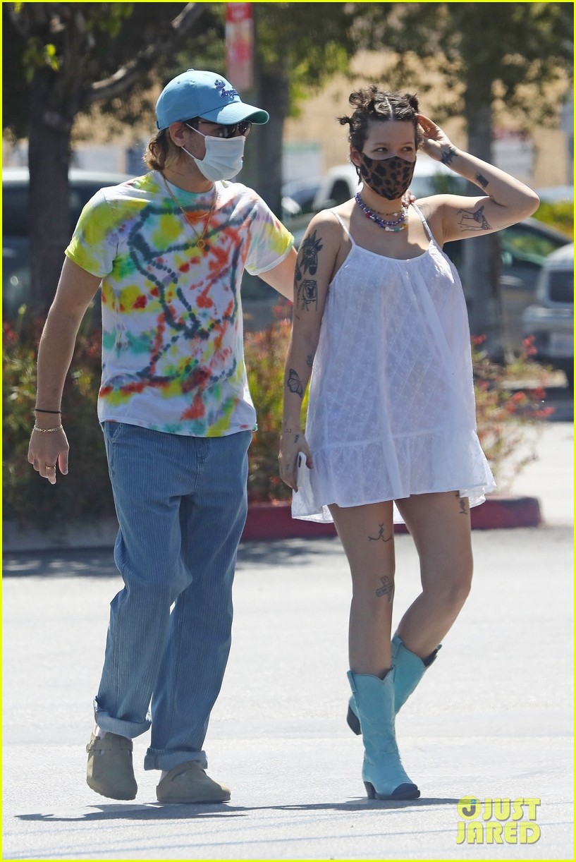 Halsey & Boyfriend Alev Aydin Spark Marriage Rumors After Sporting ...