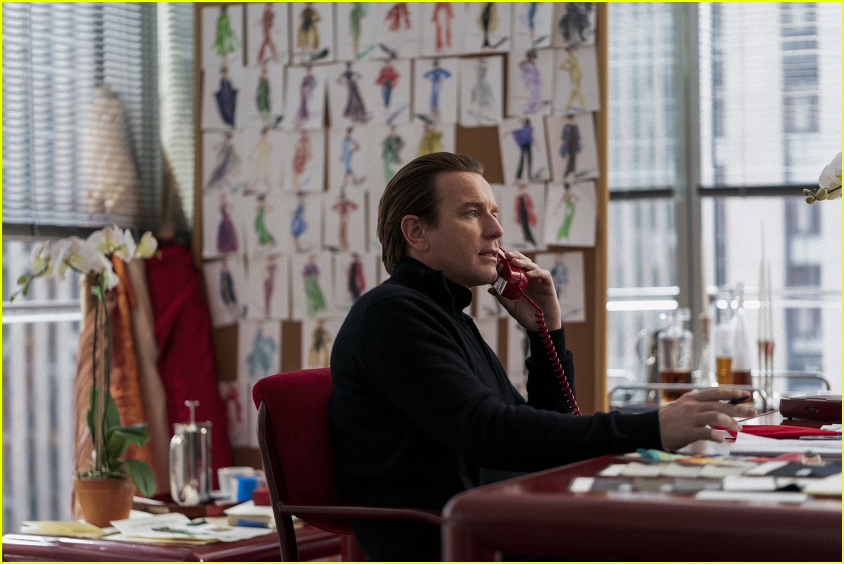 Netflix's 'Halston' Gets First Look Trailer, New Photos Ahead of Highly ...