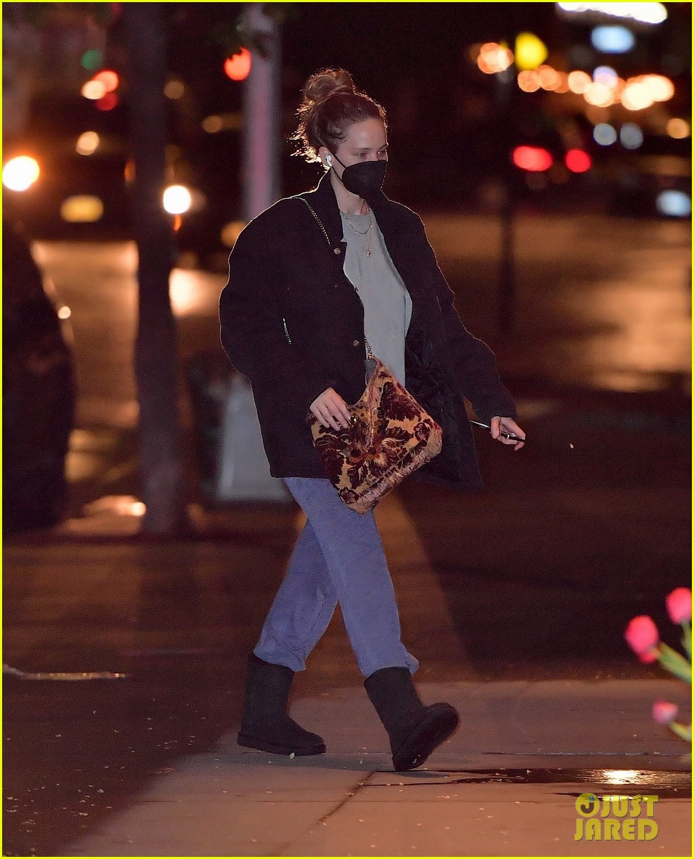 Jennifer Lawrence Runs Errands On Sunny Friday Afternoon in NYC: Photo ...