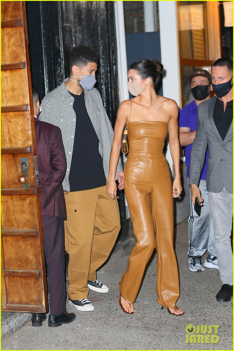 Kendall Jenner Pranks Sisters With Devin Booker Engagement News: Photo ...