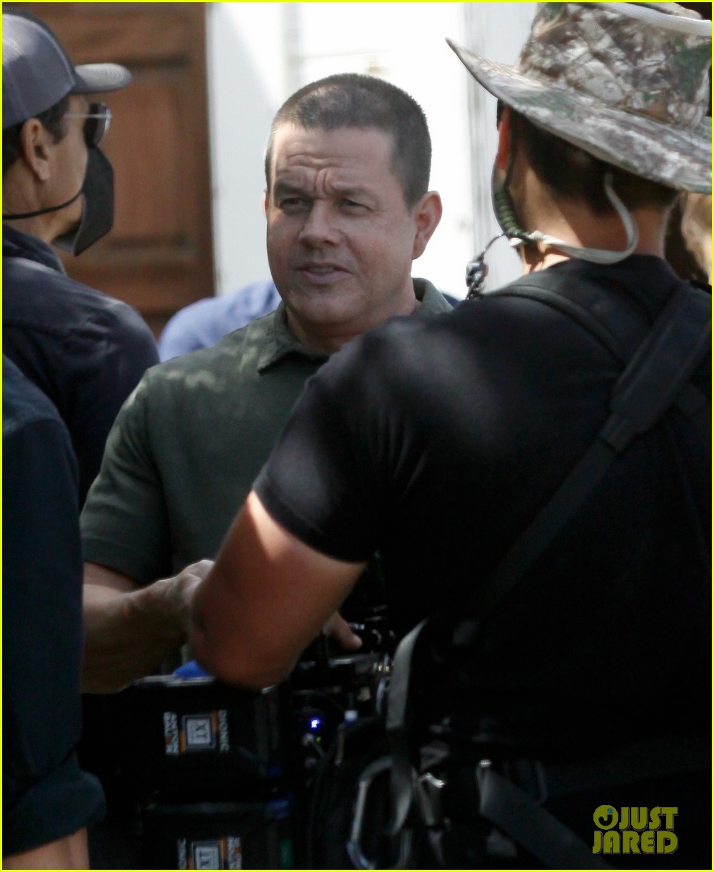 Mark Wahlberg Showcases His Weight Gain for 'Father Stu' Role While ...