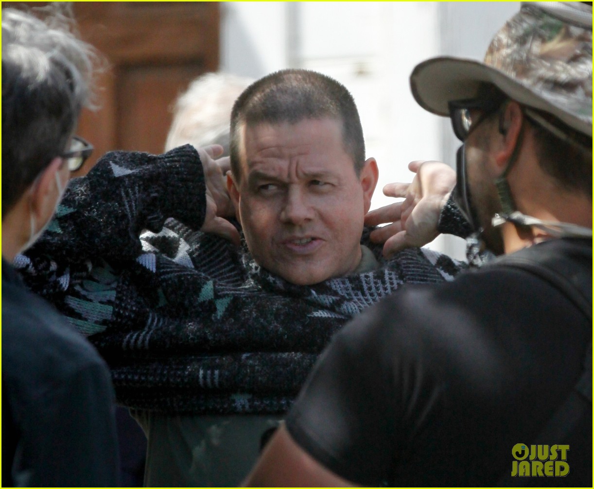 Mark Wahlberg Showcases His Weight Gain for 'Father Stu' Role While ...