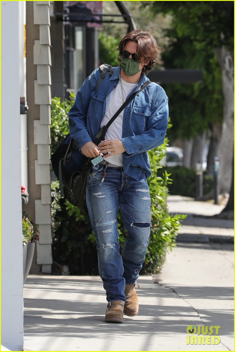 John Mayer Stays Safe in a Face Mask While Out for the Day in WeHo ...