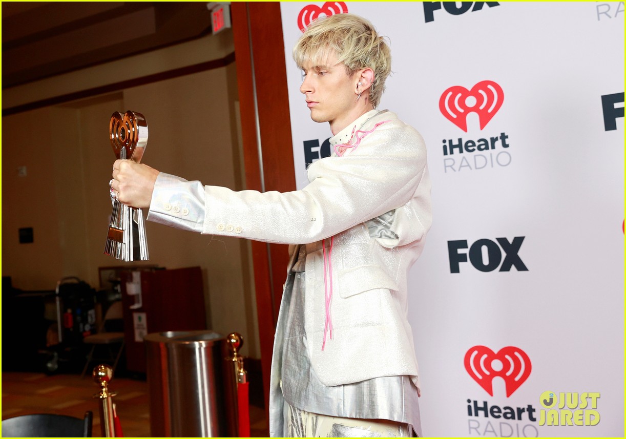 Megan Fox Wows in Pink Bodysuit While Supporting Machine Gun Kelly at ...