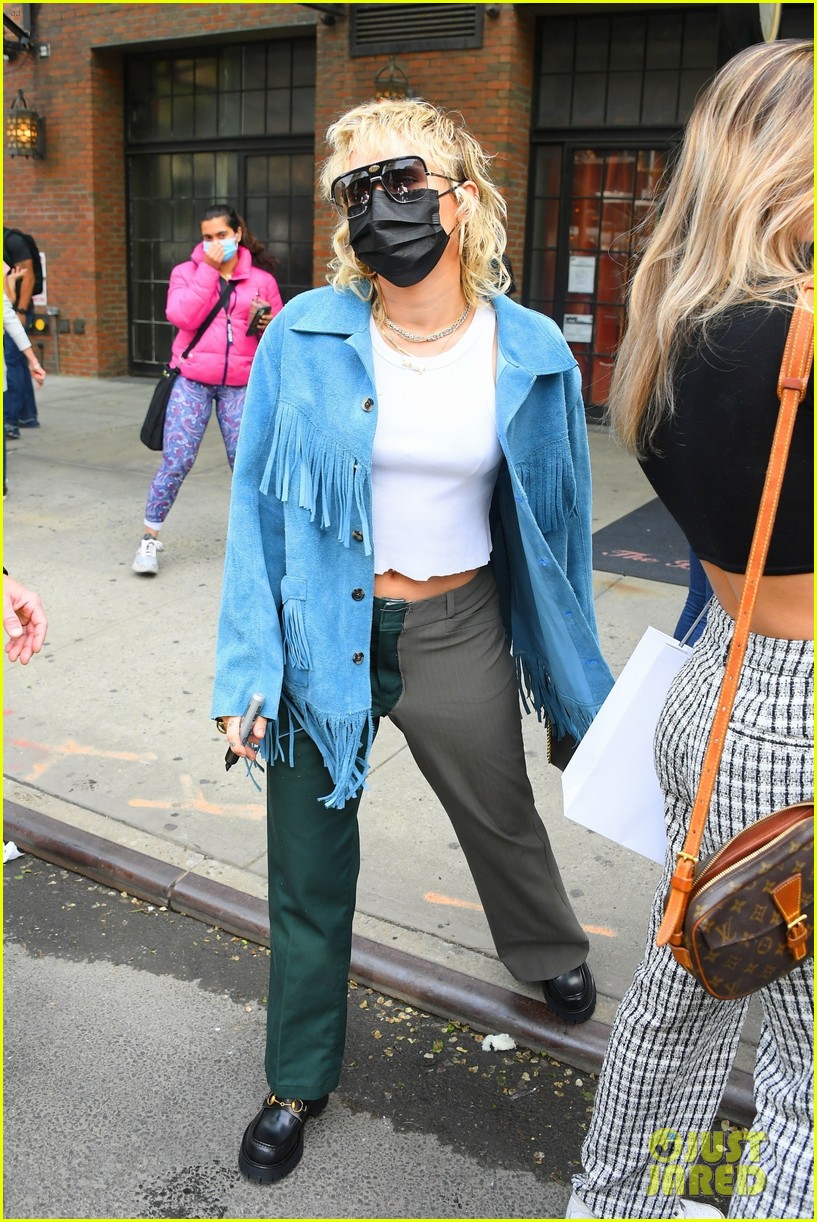 Miley Cyrus Rocks Two Tone Pants On Her Way To 'SNL' Rehearsals: Photo ...