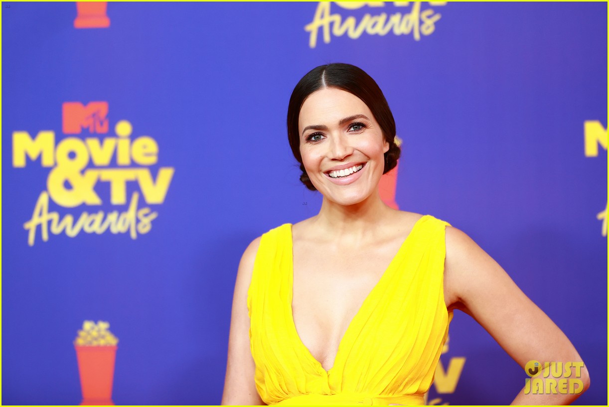 Mandy Moore Goes Bright & Colorful at MTV Movie & TV Awards 2021 with ...