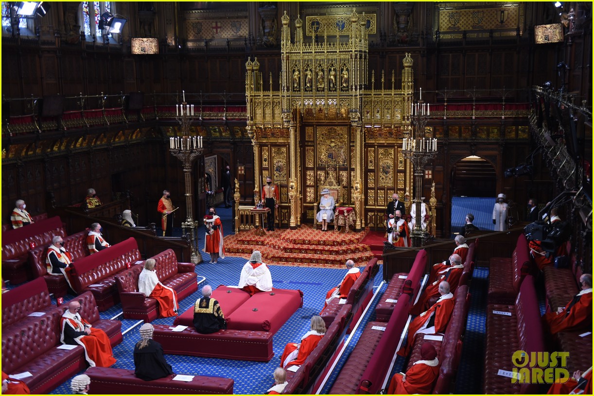 Queen Elizabeth Makes Her First Public Appearance Since Prince Philip's ...