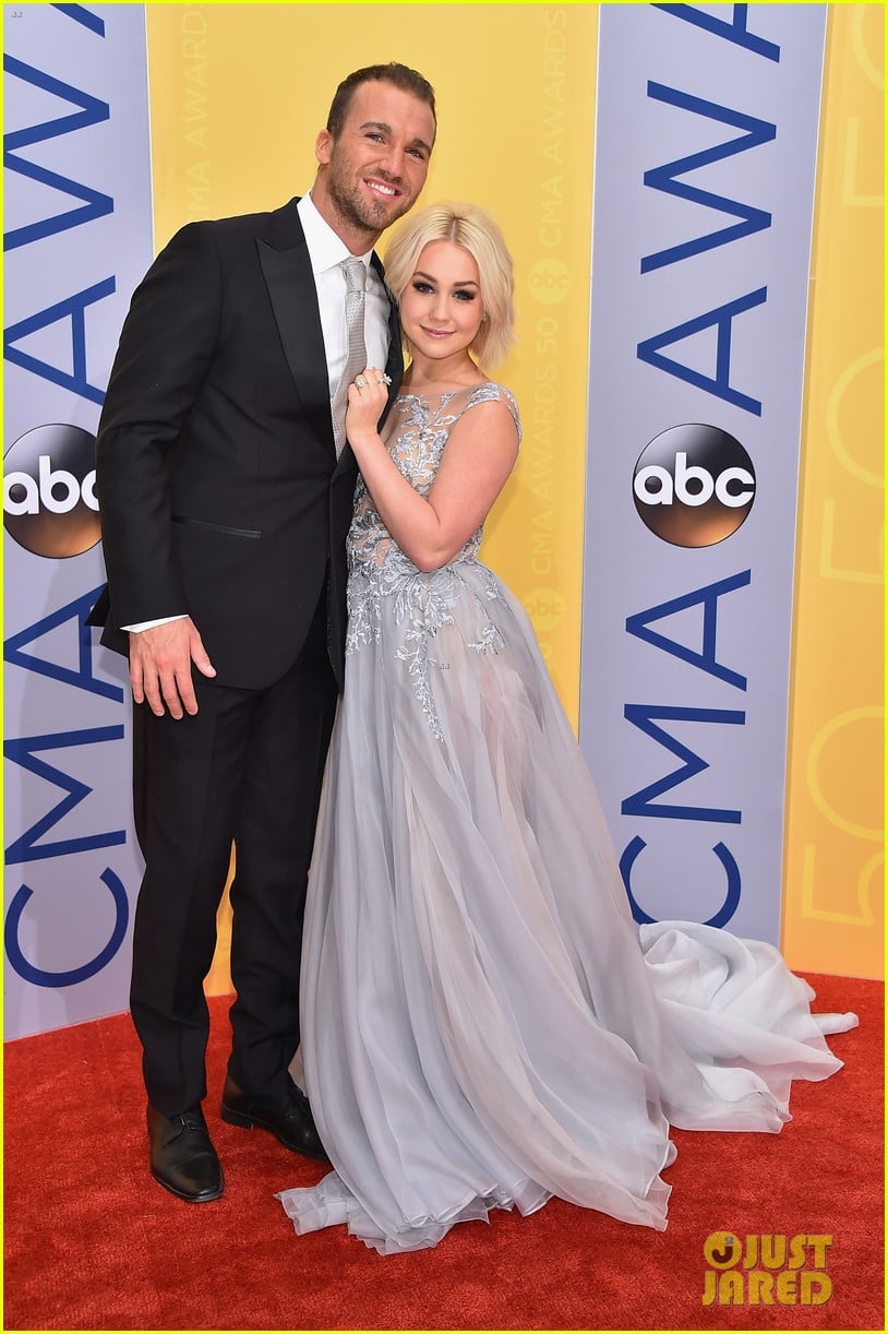 The Voice's RaeLynn Is Pregnant, Expecting First Child With Husband ...