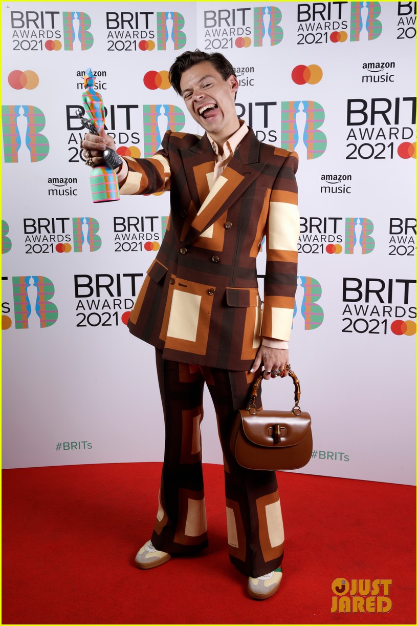 Harry Styles Carries a Purse on BRITs 2021 Red Carpet After Winning ...