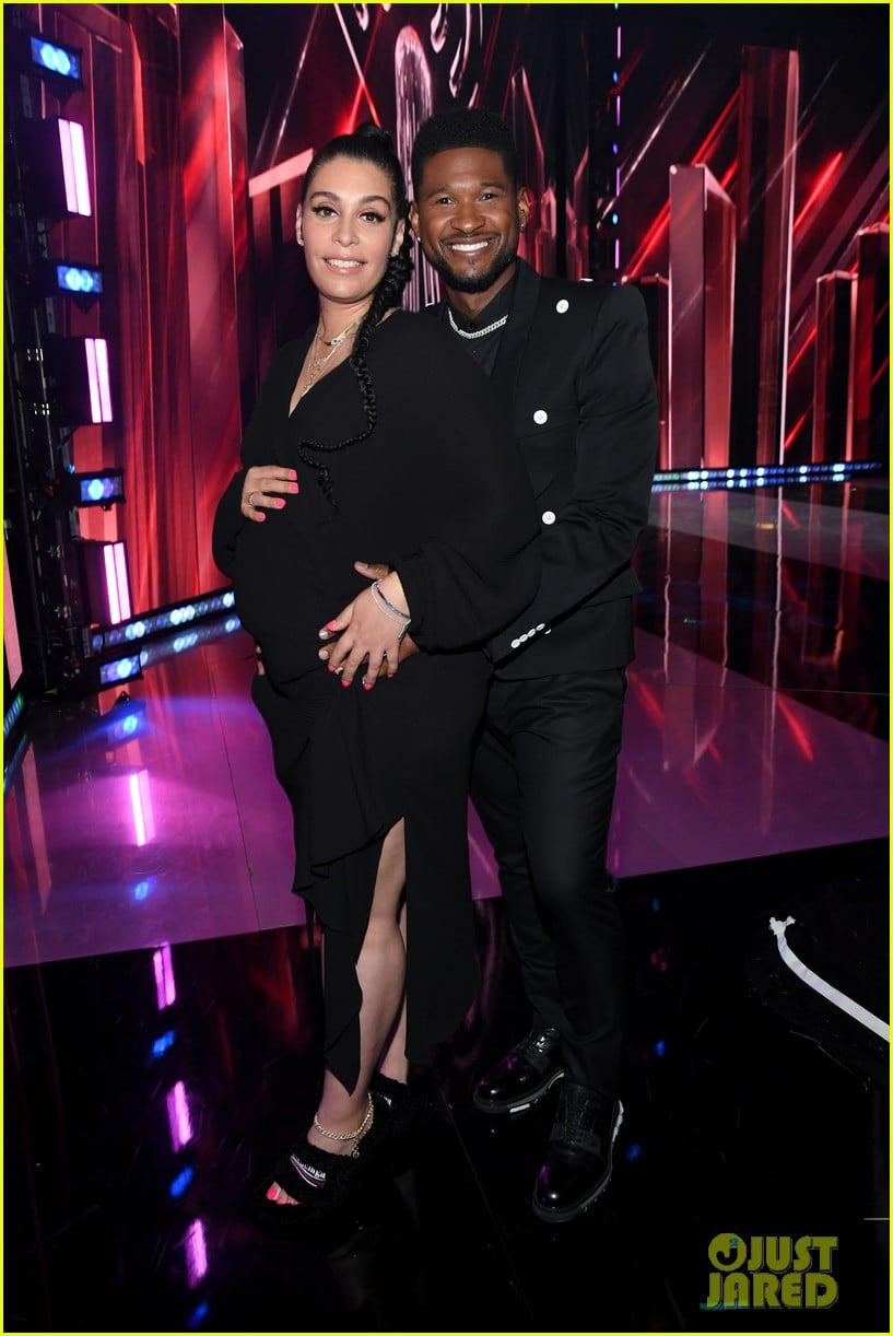 Usher & Girlfriend Jenn Goicoechea Announce They're Expecting Their ...
