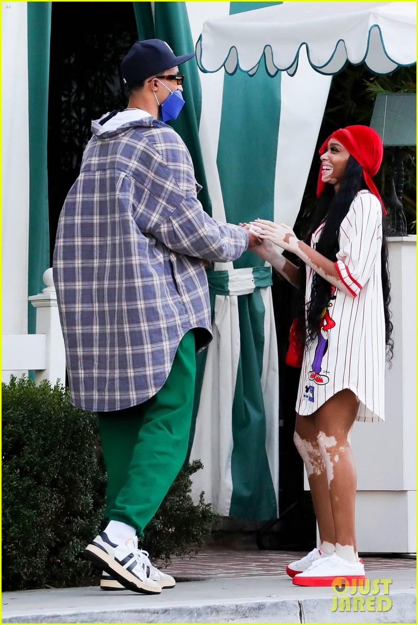 Winnie Harlow Cozies Up to Boyfriend Kyle Kuzma During Friday Lunch ...