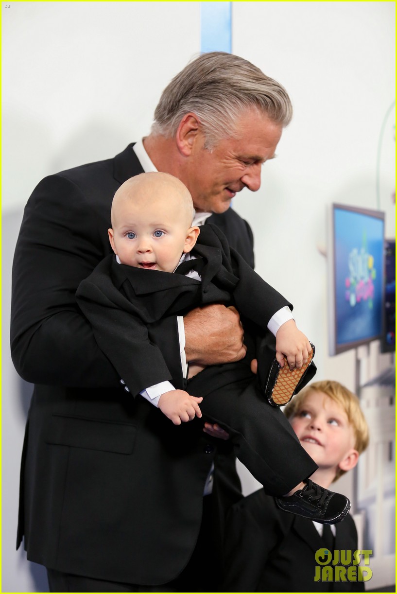 Alec Baldwin Dresses Up His 6 Kids As Boss Babies For 'Boss Baby 2 ...