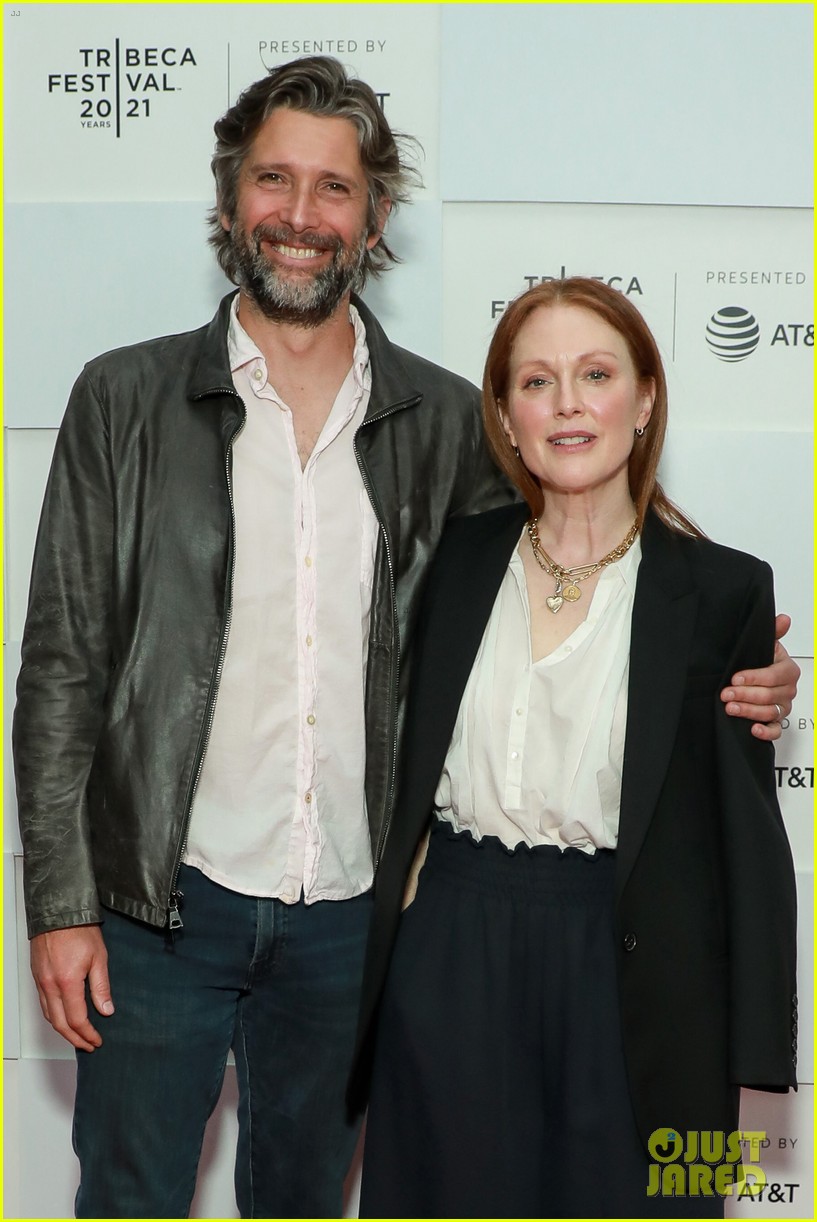 Julianne Moore Supports Hubby Bart Freundlich at 'With/In Vol. 1 ...