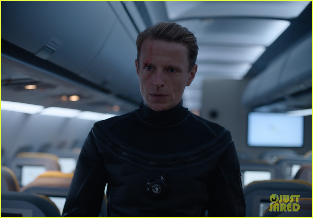 A Vampire Takes Over A Hijacked Flight in Netflix's 'Blood Red Sky ...