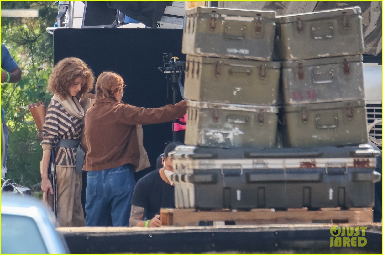 'Stranger Things' Stars Prepare for Battle on the Set of Season 4 - See ...