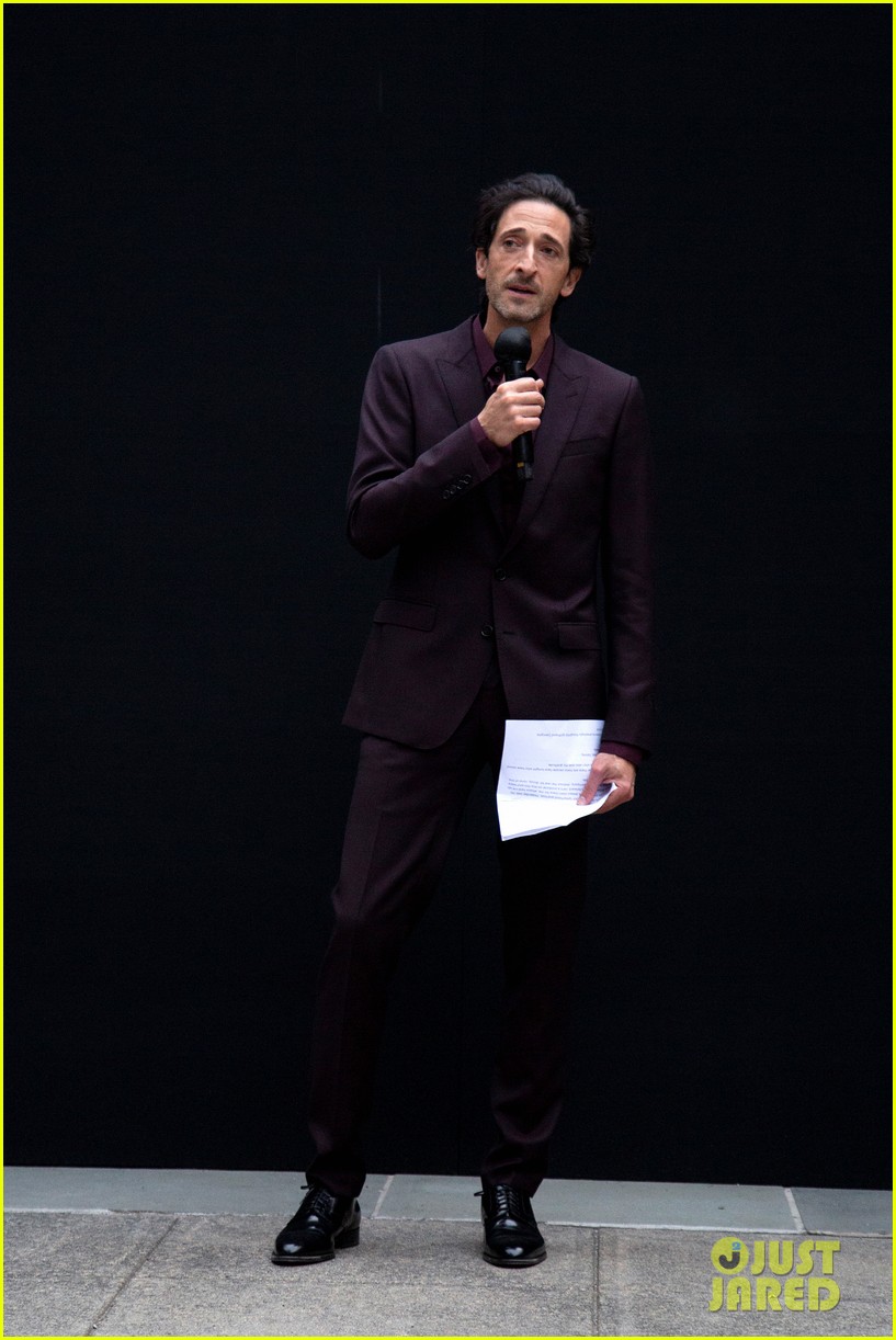 Adrien Brody & Girlfriend Georgina Chapman Make Red Carpet Debut at ...