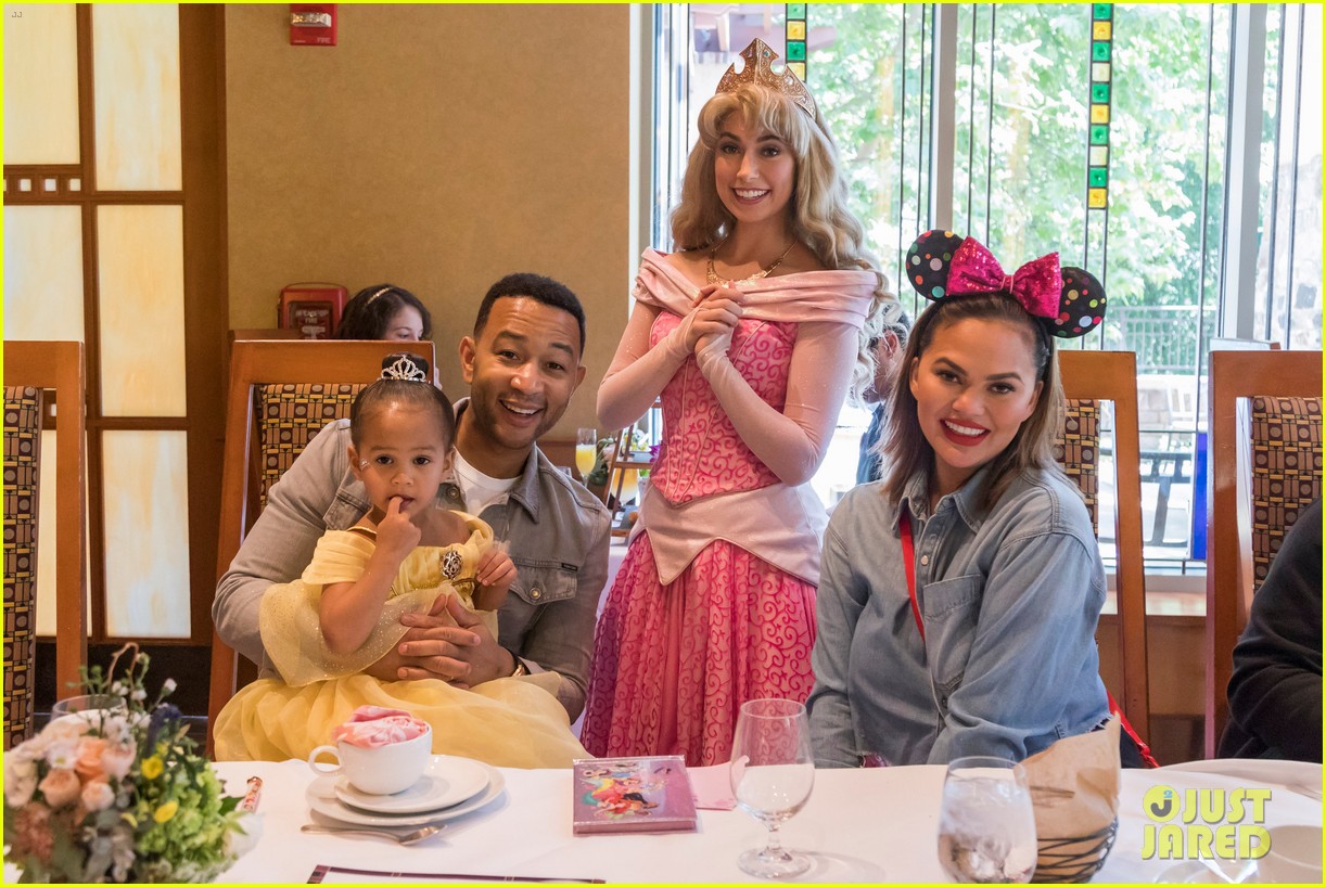 Chrissy Teigen Celebrates Father's Day With John Legend & Their Kids ...