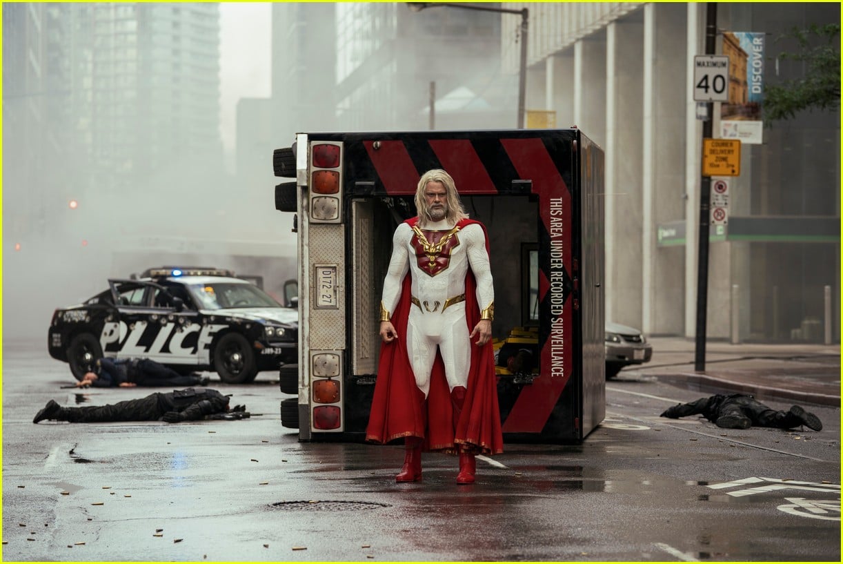 'Jupiter's Legacy' Star Josh Duhamel Shares Hot Shirtless Selfie After ...