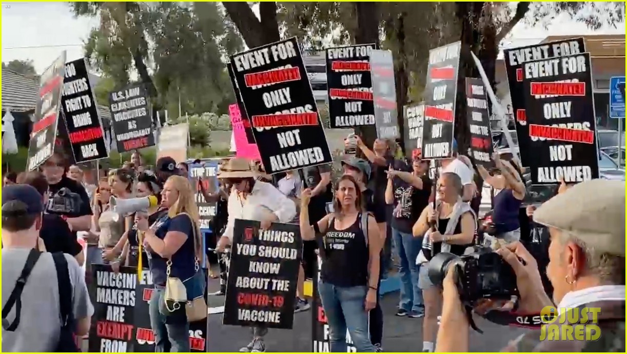Anti-Vaxxers Protest at Foo Fighters California Concert: Photo 4572481 ...