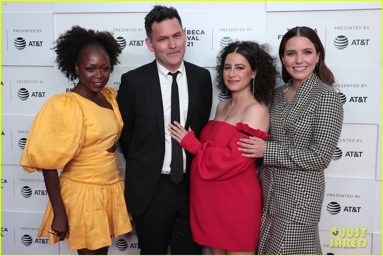 Ilana Glazer's Husband David Rooklin Cradles Her Baby Bump at 'False ...