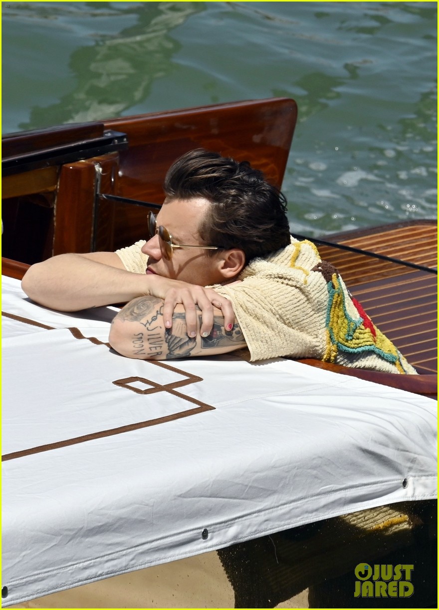 Photo: harry styles arrives in venice via boat 20 | Photo 4570105 ...