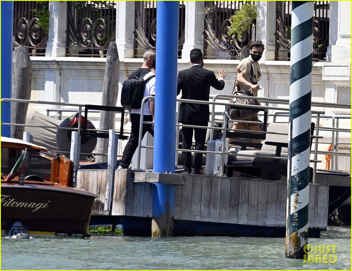 Photo: harry styles arrives in venice via boat 30 | Photo 4570115 ...