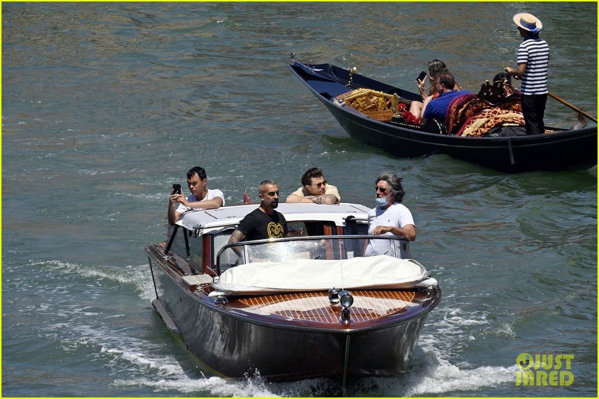 Harry Styles Relaxes on a Water Taxi as He Arrives in Venice : Photo ...