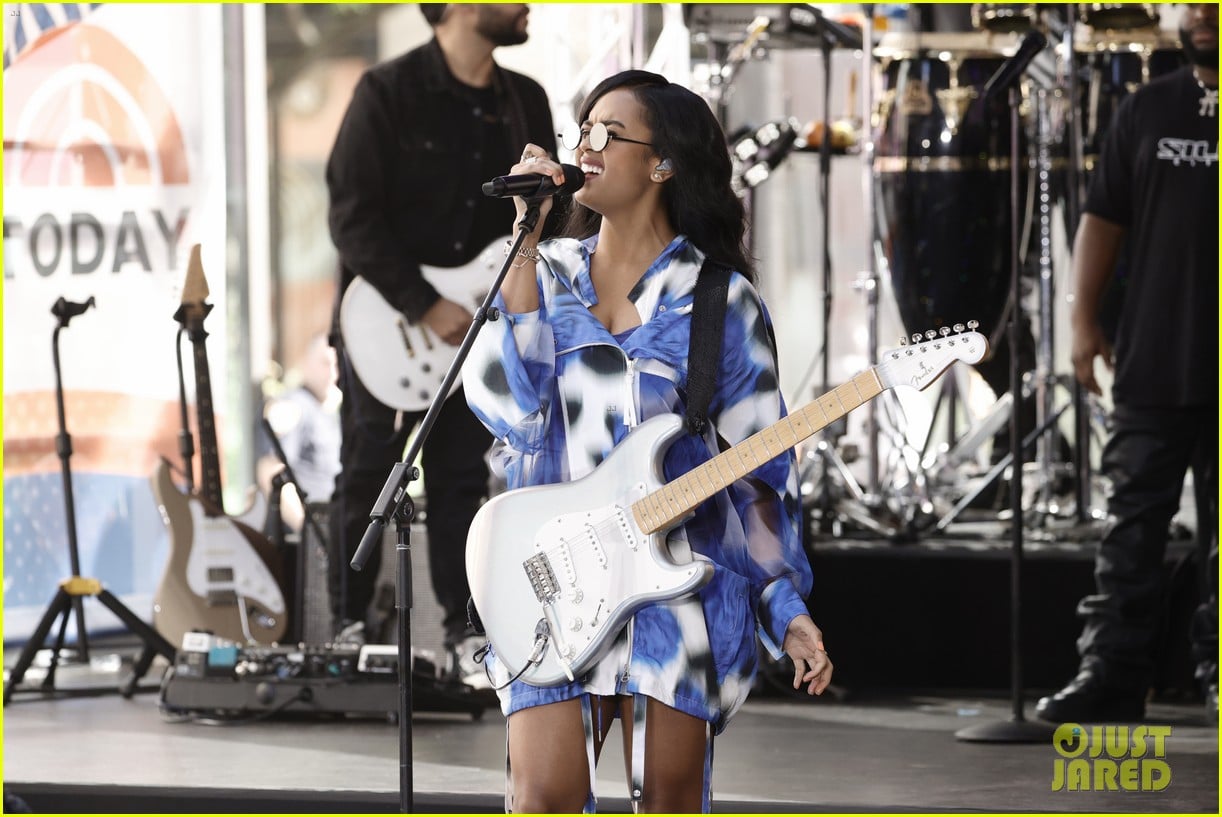 H.E.R. Was So Excited To Play In Front of an Audience on 'GMA': Photo ...