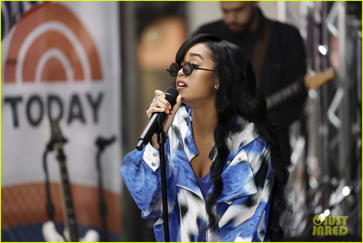 H.E.R. Was So Excited To Play In Front of an Audience on 'GMA': Photo ...