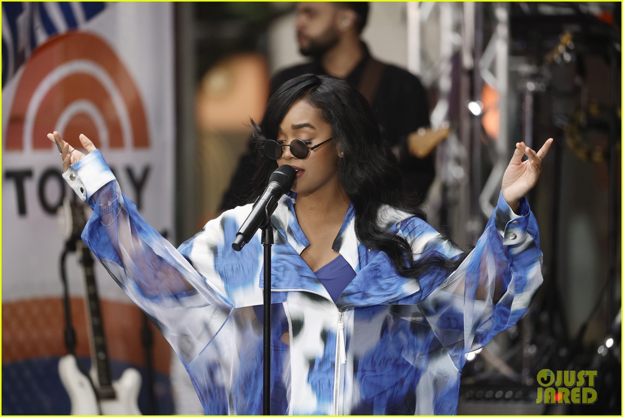 H.E.R. Was So Excited To Play In Front of an Audience on 'GMA': Photo ...