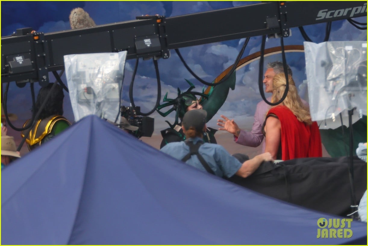 Photo: matt damon as fake loki thor set 059 | Photo 4565517 | Just ...