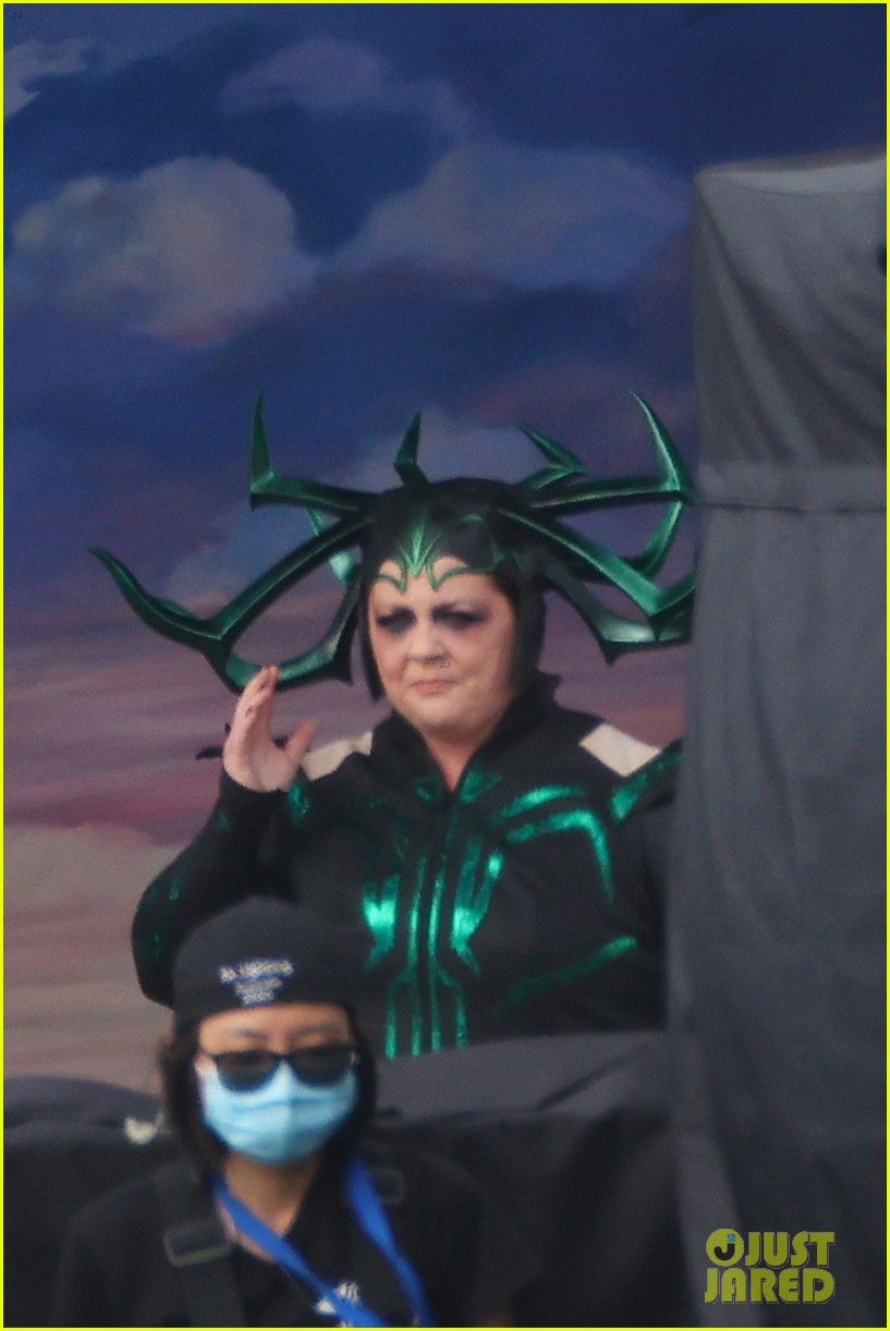 Photo: matt damon as fake loki thor set 071 | Photo 4565529 | Just ...