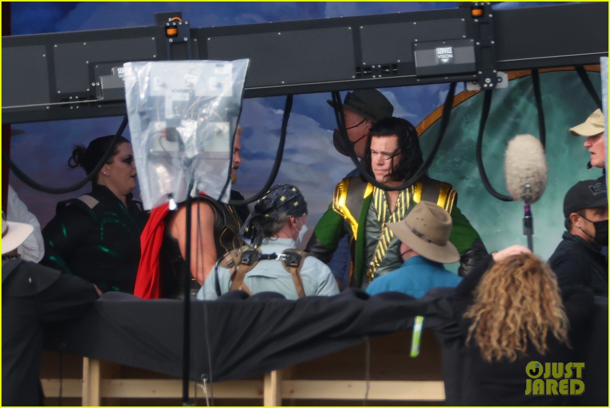 Photo: matt damon as fake loki thor set 102 | Photo 4565560 | Just ...