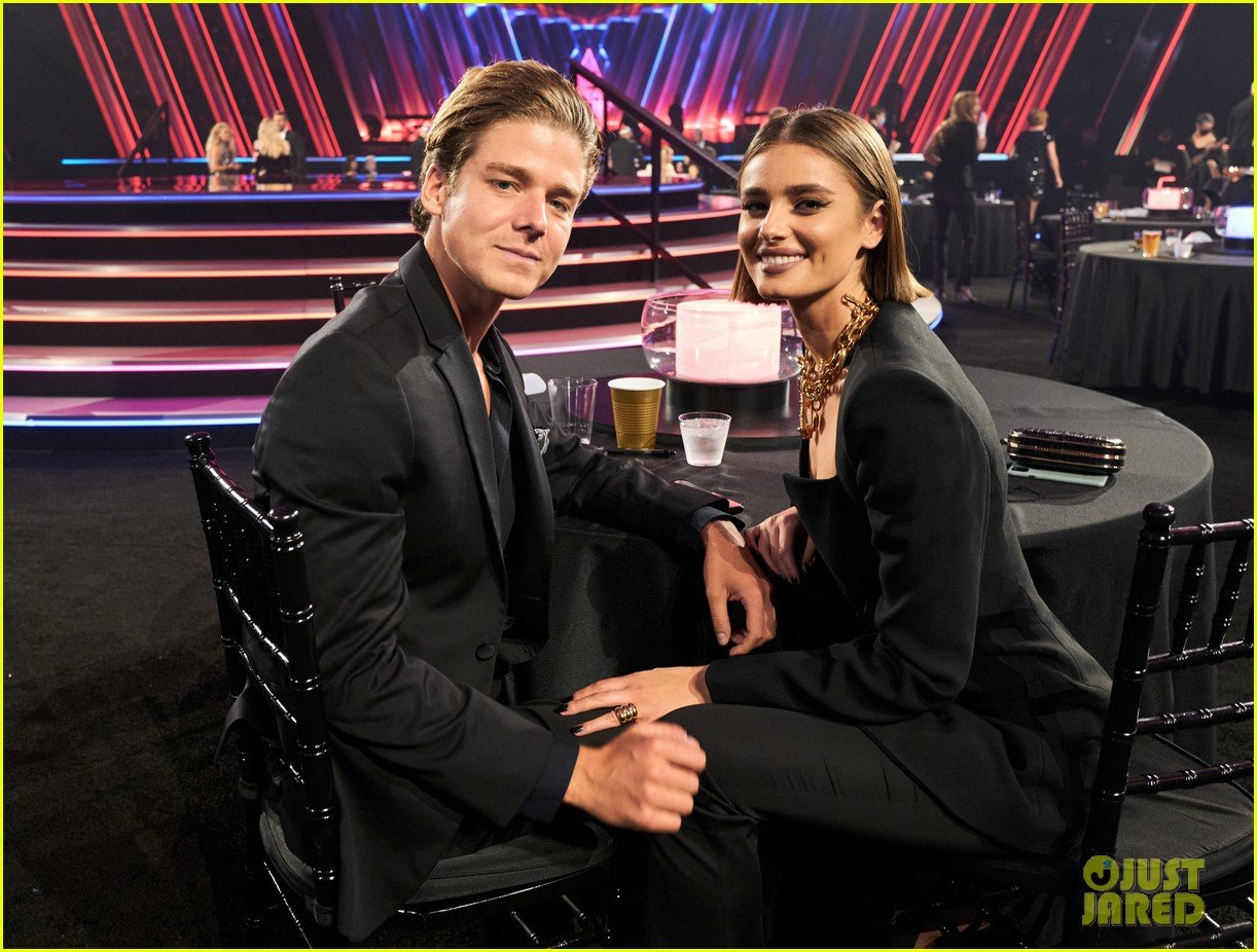 Taylor Hill Is Engaged to Daniel Fryer - See Her Ring!: Photo 4577051 ...