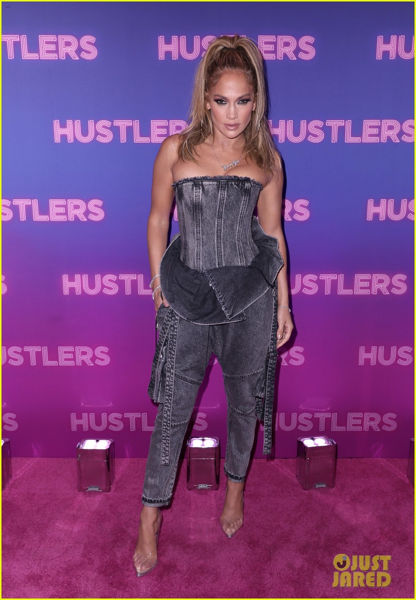 Police Keep Getting 911 Calls to Go to Jennifer Lopez's LA House: Photo ...