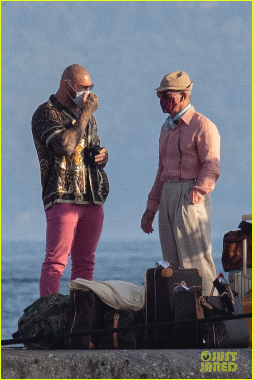 Daniel Craig Hugs Dave Bautista on 'Knives Out 2' Set with Kate Hudson ...