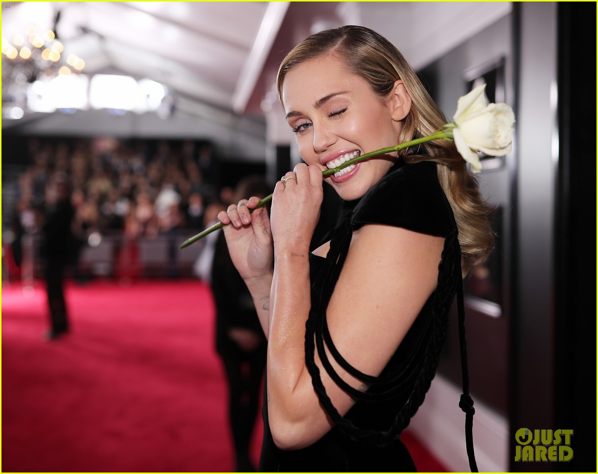 Miley Cyrus Covers Metallica's 'Nothing Else Matters' & It Features a ...