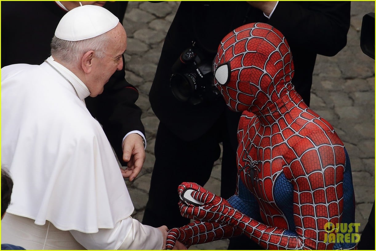 Pope Francis Meets Spider-Man During Weekly Service at The Vatican ...