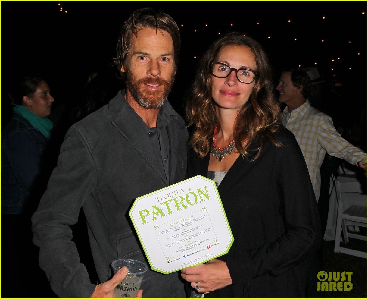 Julia Roberts' Husband Danny Moder Shares Rare Video of Their 14-Year ...