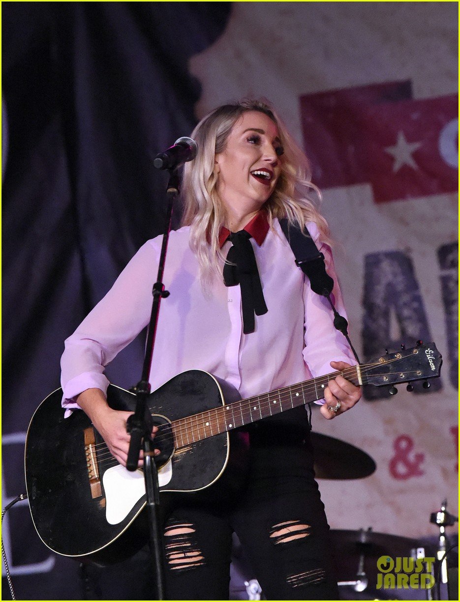 Country Singer Ashley Monroe Reveals Rare Blood Cancer Diagnosis: Photo ...