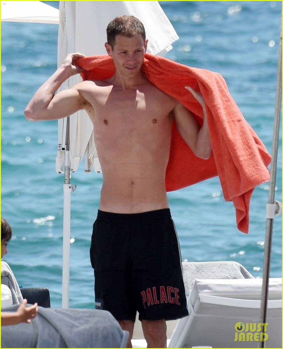 Bella Hadid & Boyfriend Marc Kalman Enjoy Warm Weather By The Sea With ...