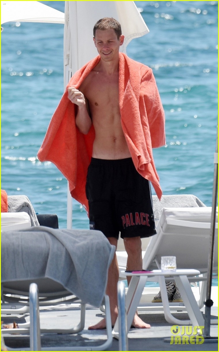 Bella Hadid & Boyfriend Marc Kalman Enjoy Warm Weather By The Sea With ...